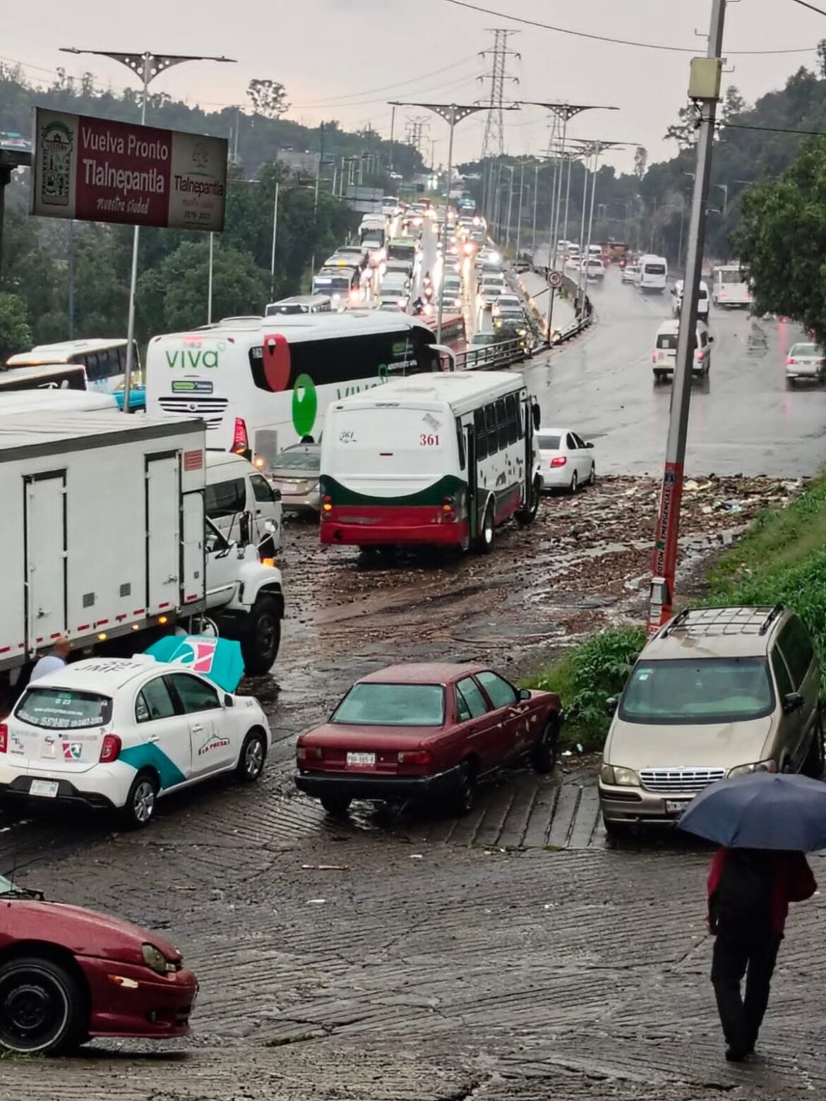Deslave en puente de Indios Verdes provoca caos vial rumbo a CDMX ...